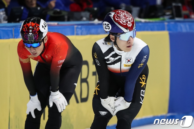 '아쉬운 0.014초 차' 황대헌, 4차 월드컵 남자 1000m서 은메달 - 머니S