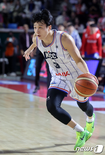 '허웅 31점' 부산 KCC, 시즌 최다 117점 폭발하며 고양 소노 완파 - 머니S