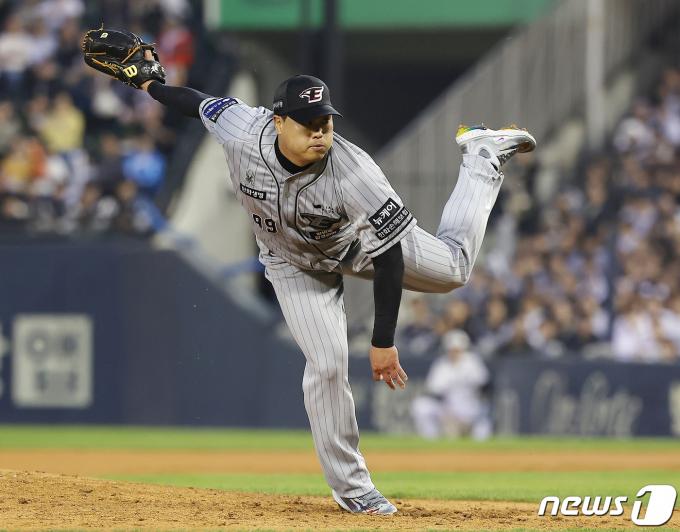 [속보] 류현진, 6이닝 8K 무실점 완벽투…4216일 만에 KBO리그 복귀 승 - 머니S