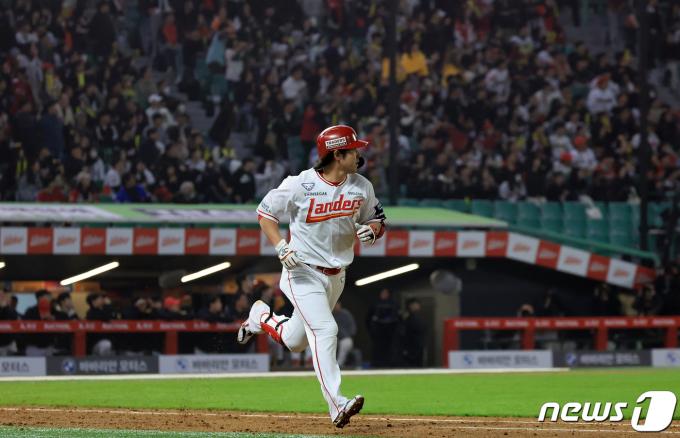 '9회 2사 후 홈런포 2방' SSG, KIA에 극적 역전승…한화는 3연패 탈출(종합) - 머니S