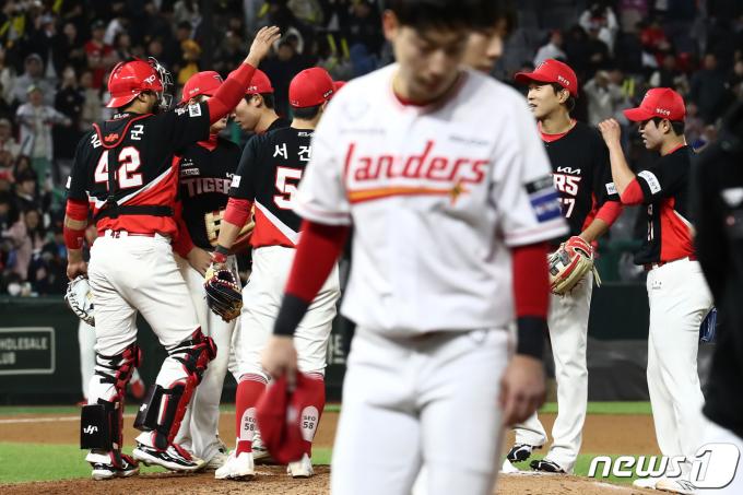 [사진] KIA, SSG에 11대 3 승리 - 머니S
