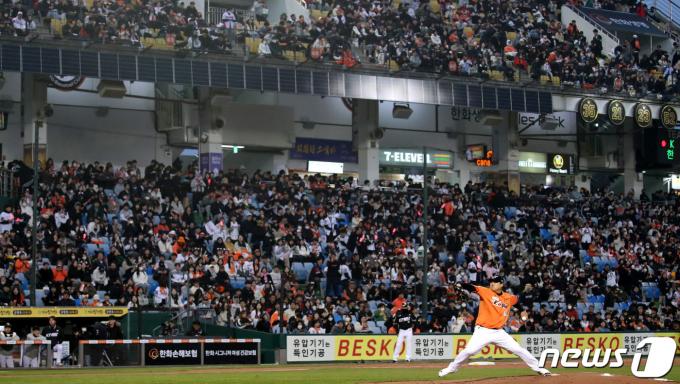 '12G 연속 매진' 한화, 29년 전 삼성과 어깨 나란히…역대 KBO리그 타이 - 머니S