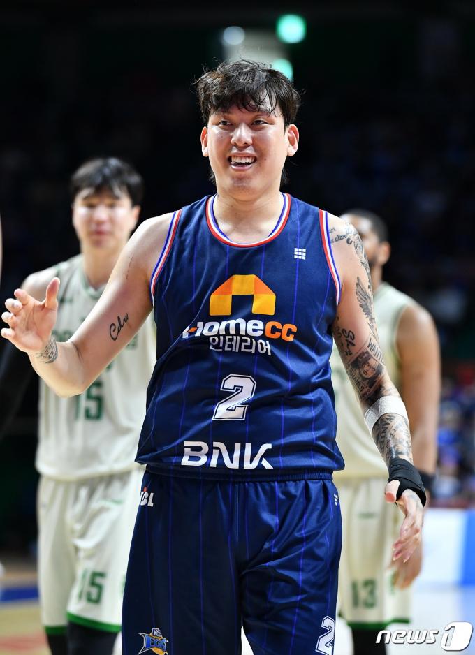 [사진] '리그 5위' 부산 KCC, 1위 DB 잡고 파이널 진출 - 머니S