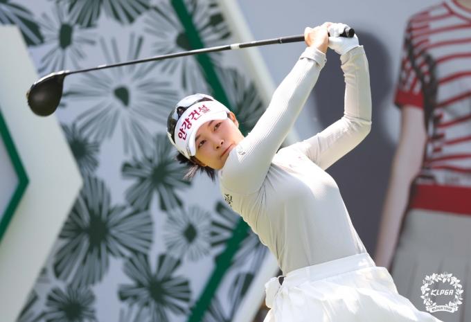 '6언더파' 전예성·박주영, KLPGA 챔피언십 첫날 공동 선두 - 머니S