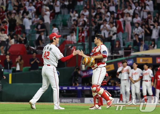 '최정 결승포' SSG, LG 꺾고 8연패 탈출…KIA는 NC 꺾고 '선두 독주'(종합) - 머니S