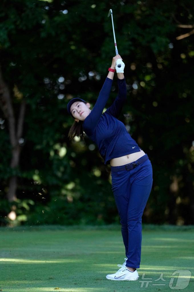 [사진] [포토]마이어 LPGA 2R 출전 中 인샤오웬 배꼽샷 - 머니S