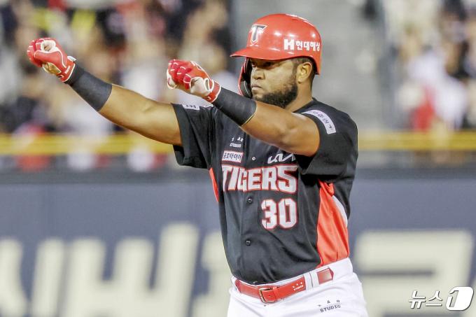 '소크라테스 결승타' KIA, KT에 2-1 신승…40승+선두 유지 - 머니S