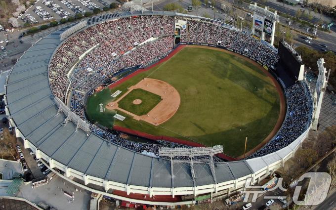 [사진] '840만7887명' KBO리그, 韓 프로스포츠 한 시즌 최다 관중 신기록 - 머니S