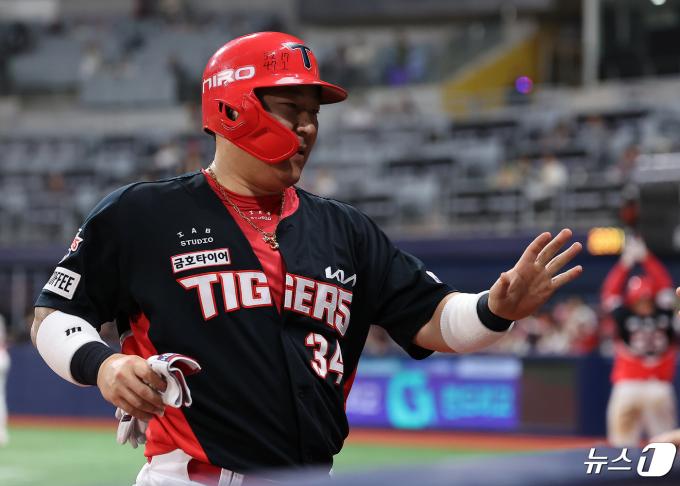 '최형우 결승포+양현종 10승' KIA, SSG에 5회 강우콜드 승리(종합) - 머니S