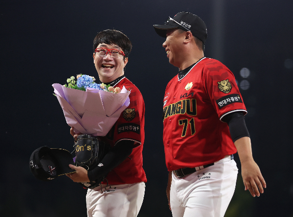 "삼성·LG·KT 모두 땡큐!"… KIA '꽃범호' 미소 만개 - 머니S