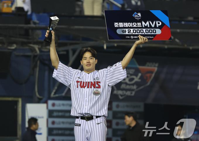 '엘린이' 임찬규 "삼성과 PO서 22년 전 KS 패배 설욕할 것"[준PO5] - 머니S