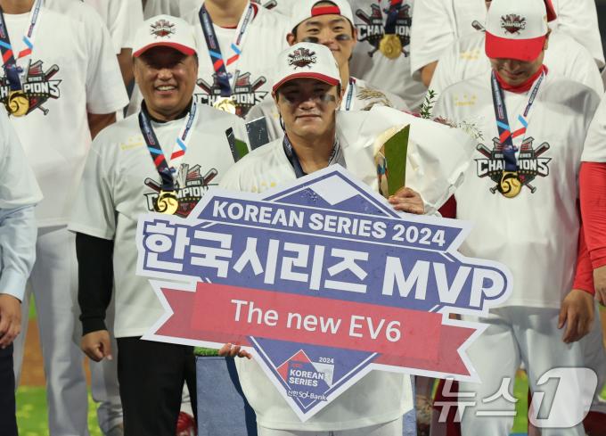 '시리즈 MVP' KIA 김선빈 "키 작은 선수 안된다는 편견 깼다"(종합)[KS5] - 머니S
