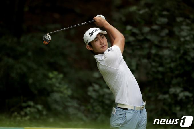 'KPGA 상금왕 출신' 이수민, LIV 골프 프로모션 대회 공동 8위 - 머니S