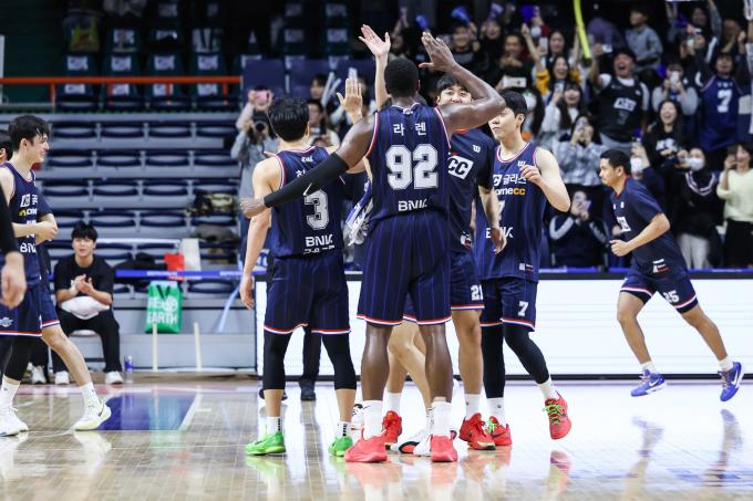 프로농구 KCC, DB 꺾고 2연승…KT는 현대모비스에 4연패 선사(종합) - 머니S