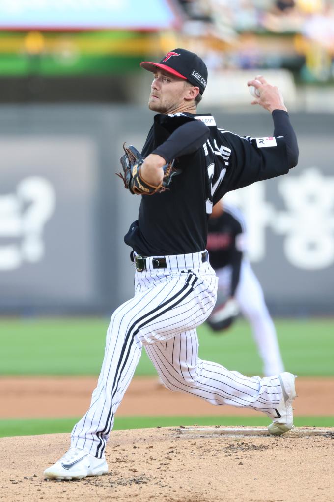 LG 새 외인 톨허스트, KBO리그 만점 데뷔 '7이닝 7K 무실점' - 머니S